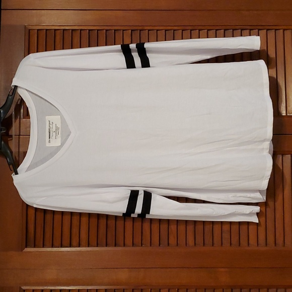 The Sweatshirt Project | Tops | Nwt The Sweatshirt Project Tee | Poshmark